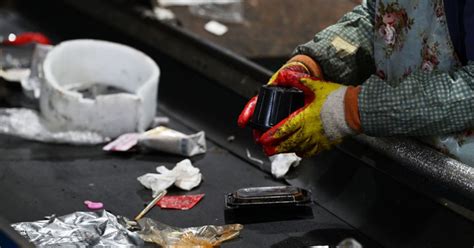 재활용품 분류 작업