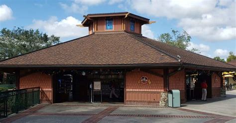 Pin Traders Disney Springs Store Disney Insider Tips