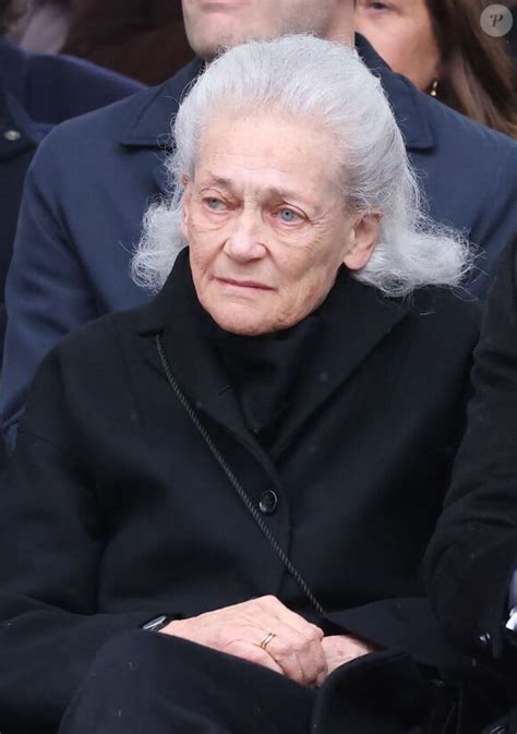Hommage national à Robert Badinter son épouse Elisabeth grave et
