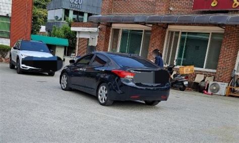 도와줘요 굴러가는 차 온몸으로 막아선 女운전자 반전 결말 오펀 디스커스