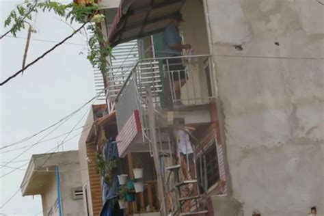 Video Shows Sickening Moment Suspected Paedophile Walks Hand In Hand