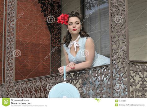 Portret Van Een Mooie Speld Op Meisje Stock Foto Image Of Baksteen