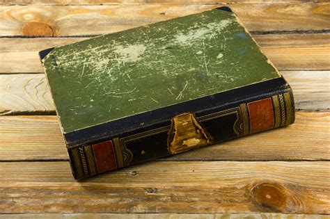 고 대 책 하드 커버 나무 테이블에 다시 학교로 텍스트의 공간을 복사 합니다 교육의 개념입니다 0명에 대한 스톡 사진 및 기타 이미지 Istock