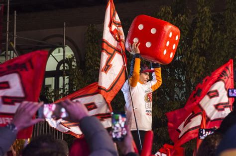 Las mejores imágenes del fiestón de Márquez Foto 9 de 15 MARCA