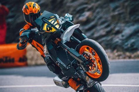 All New Ktm 890 Smt Supermoto Tourer Launched Check Full Details