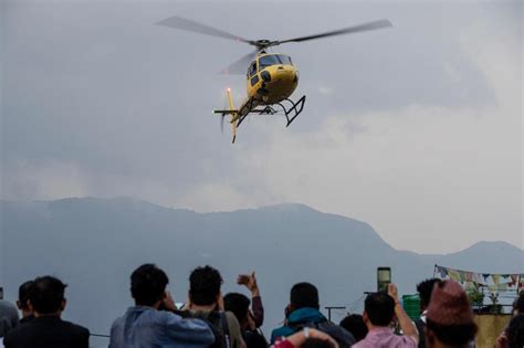 Helicopter Crashes Near Mount Everest Killing All 6 On Board Efe Noticias