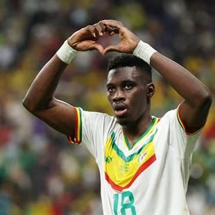 Mercato OM Ismaïla Sarr ex Watford signe à l Olympique de Marseille