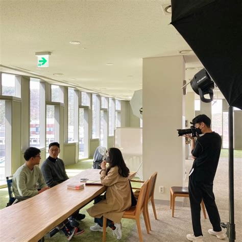 도서출판 원더박스 저자인터뷰 지금 예스24에서는 『아프기만 한 어른이 되기 싫어서』의 강인식