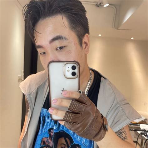 感覺敖犬打從一開始就沒把其他團員當朋友，應 該說他只是在利用其他團員而已。而其他團員也早看清楚這一點，所以才說事件的後來他有想要補包給威廉，想