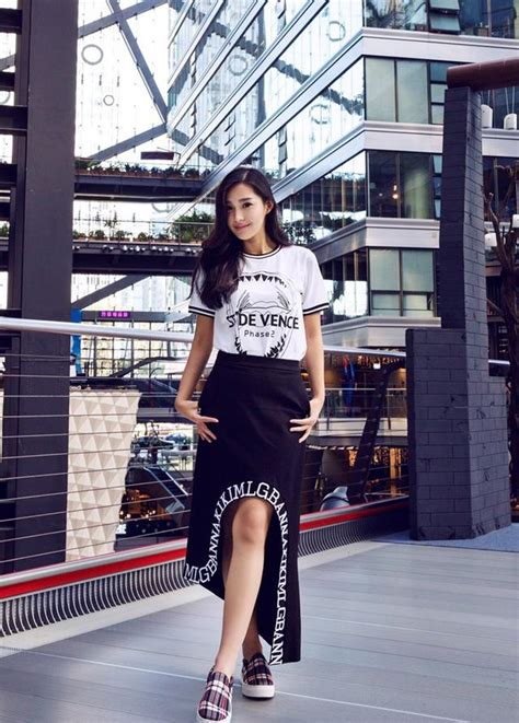 中國內地新秀女演員沈瑤，清新脫俗，笑容恰似暖陽一掃陰霾！ 每日頭條