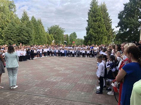 Свято Першого дзвоника для учнів початкової школи