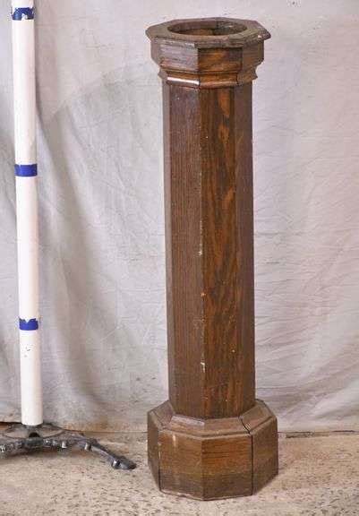 Oak Octagonal Column 55 10548 Rh Lee And Co Auctioneers