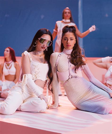 Tini Stoessel Lanza Muñecas Con Un Sensual Video Junto A La Juaqui