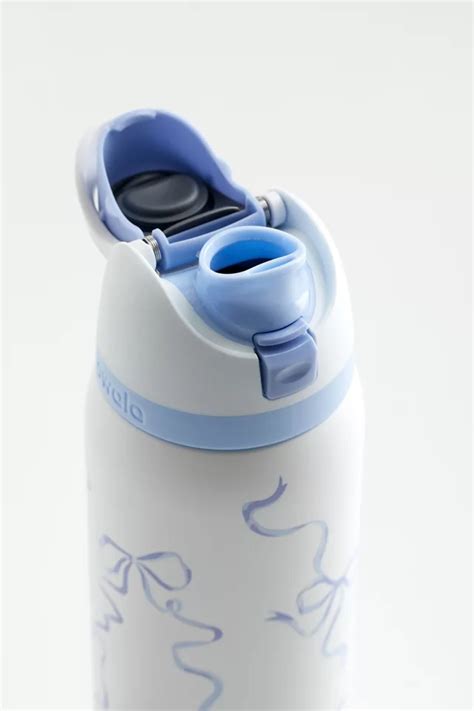 Owala Uo Exclusive Freesip 32 Oz Water Bottle Urban Outfitters
