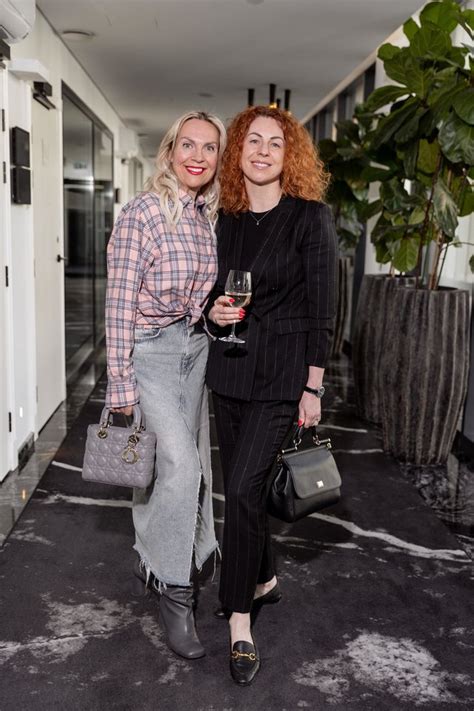 Žinomų Moterų Apsuptyje Irina Sinė Pristatė Pagrindines šiltojo Sezono Mados Tendencijas