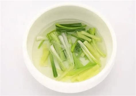 蒸鱼别只会放料酒和盐！教您几个技巧，鱼肉鲜嫩不腥