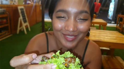 ย่างหมูสามชั้นหน้าร้าน แจ่วขม ผักสด กับแกล้ม ไฟลุก โครตอร่อย Youtube