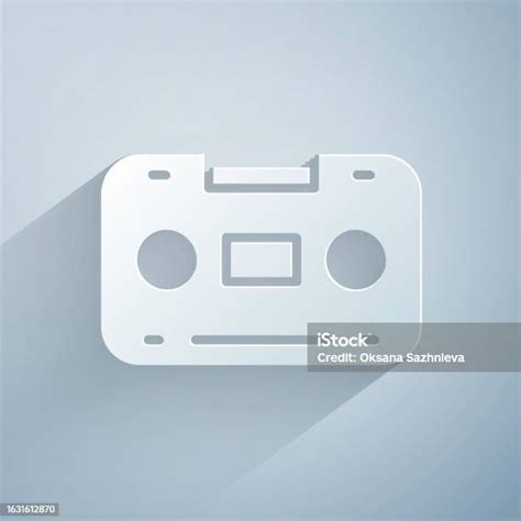 종이 컷 회색 배경에 격리 복고풍 오디오 카세트 테이프 아이콘 종이 아트 스타일 벡터 1980 1989 년에 대한 스톡 벡터 아트 및 기타 이미지 1980 1989 년