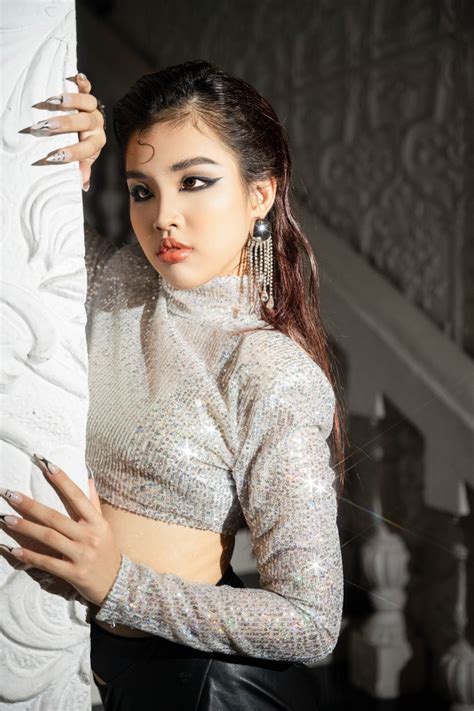 Nàng mẫu nhí Như Đình Lột xác với catwalk ấn tượng trên sàn runway