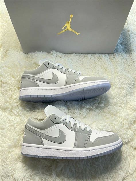 Pin by Stylingyou on Arya | Gray nike shoes, Nike shoes girls, All nike ...