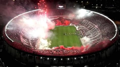 El Recibimiento A Lo CampeÓn De Los Hinchas Hacia Lo Jugadores De River