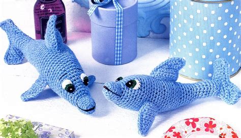 Фото вязаной игрушки Дельфины крючком от