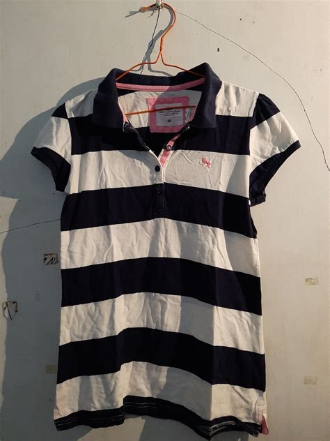 Polo H&M, Fesyen Wanita, Pakaian Wanita, Atasan di Carousell