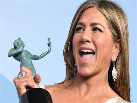 Η Jennifer Aniston εμφανίστηκε με Sheet Mask στα Emmy Awards