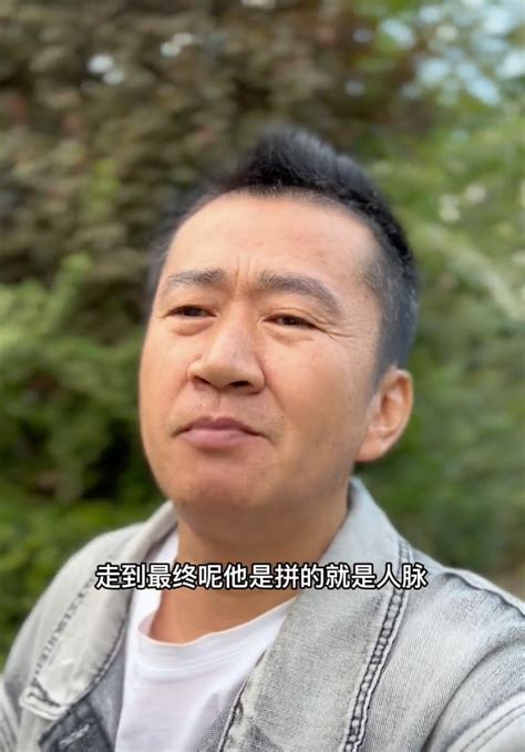 演員李嘉明現身醫院看病！勞累過度頸椎病復發，疼到失眠雙眼發紅 壹讀