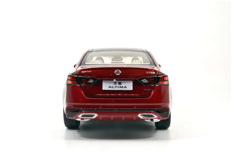 118 Nissan Altimateana 2019 Red Diecast Model Car Paudi Model