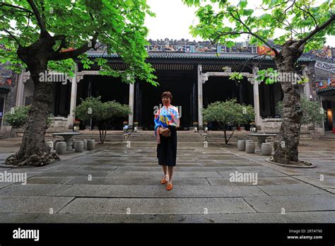 Guangzhou City China April 4 2019 Tourists Play In An Ancient