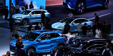 전기차 배터리 수요 회복 3년 더 걸릴 수도 각국 정책 후퇴에 침체 장기화 전망도