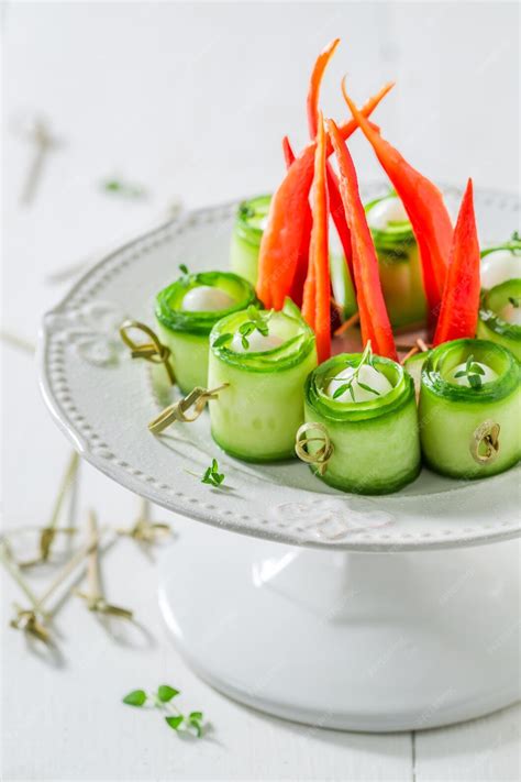Varios Bocadillos Fríos Saludables Con Ingredientes Frescos Para La Merienda Foto Premium