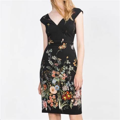 Плаття Zara квітковий принт — ціна 350 грн у каталозі Сукні міді Купити жіночі речі за доступною