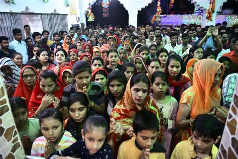 Day 1 Of Navratri ದೇಶದಲ್ಲಿ ಕಳೆಗಟ್ಟಿದ ನವರಾತ್ರಿ ಮೊದಲ ದಿನದ ಸಂಭ್ರಮ ಹೀಗಿದೆ