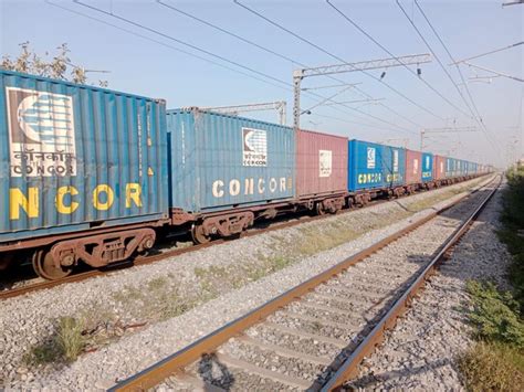 Goods Train Stood For An Hour Due To Brake Shoe Jam ब्रेक शू जाम होने