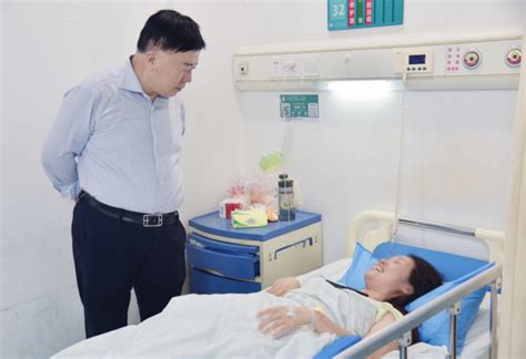 中国工程院张英泽院士，来江夏了！ 与我院医务人员 面对面”既交流业务、又谈医院管理 今后，在江夏，有望获得院士团队手术指导” 武汉市江夏区第一人民医院