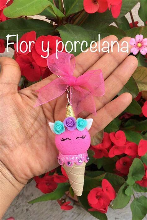 Pin De De Francis En Embellishments Manualidades Porcelana Fria Llaveros Porcelana