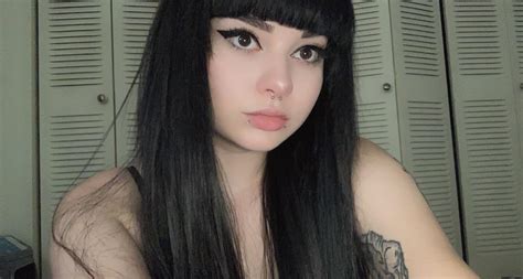 Big Ol Brown Eyes 👀 Scrolller