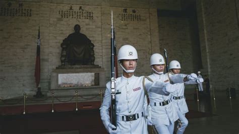 台湾二二八事件走过71年 法国记者用镜头拷问历史 Bbc News 中文