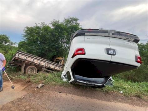 Cinco Pessoas Ficam Feridas Em Colisão Envolvendo Caminhão E Dois