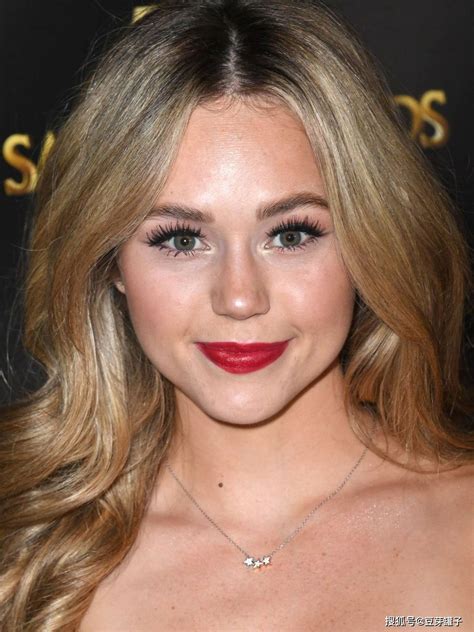 美国女星brec Bassinger，曲线凹凸，丰腴性感 搜狐大视野 搜狐新闻