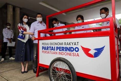 Bantuan Umkm Berupa Gerobak Ht Partai Perindo Peduli Rakyat Kecil