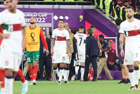 ＜モロッコ・ポルトガル＞足早にピッチを後にするc・ロナウド（中央）（撮影・小海途 良幹） ― スポニチ Sponichi Annex サッカー