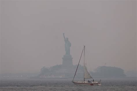 Nyc Will Choke On Canada Wildfire Smoke For Days Weather Watch Bloomberg