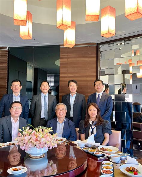 어제 점심 미시간대학교 한국총동문회 라제건 동문회장님과 멋진 운영진분들이 즐거운 점심 식사 자리를 가졌습니다 모두의 관심사