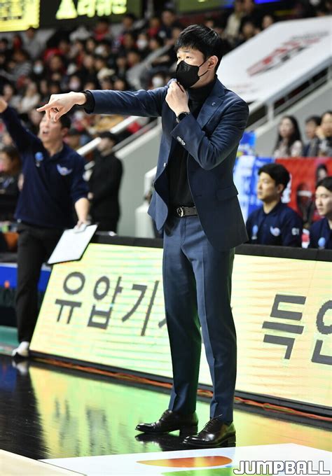 웜업터뷰 3라운드 대패 설욕 나서는 Db 김주성 감독 불만 자제하고 정확한 플레이 요구했다”