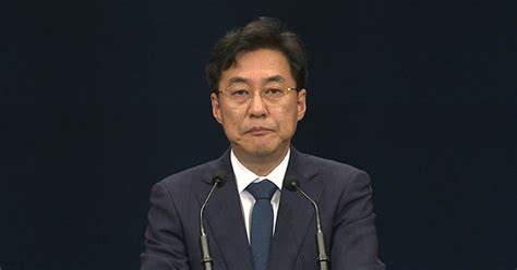 문 대통령 이인영·박지원 청문요청안 국회 제출