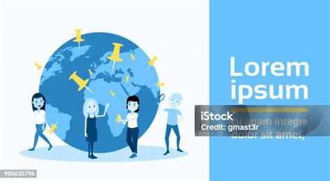 디자인 작업 및 흰색 배경 복사 공간 전체 길이 평평 배너에 애니메이션에 대 한 돋보기 남성 템플릿 글로브 마크에서 소년 캐릭터 검색 가리키기에 대한 스톡 벡터 아트 및