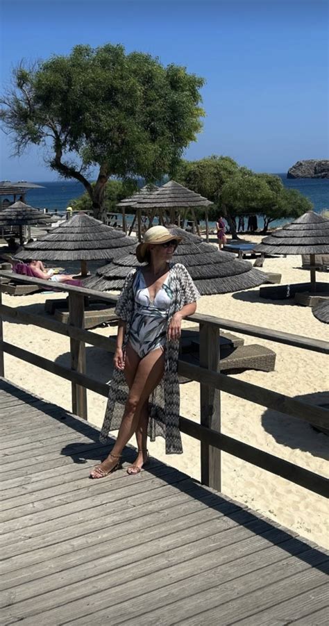 Rte Star Kathryn Thomas Strips Down To Plunging Swimsuit To Show Off Incredible Figure While